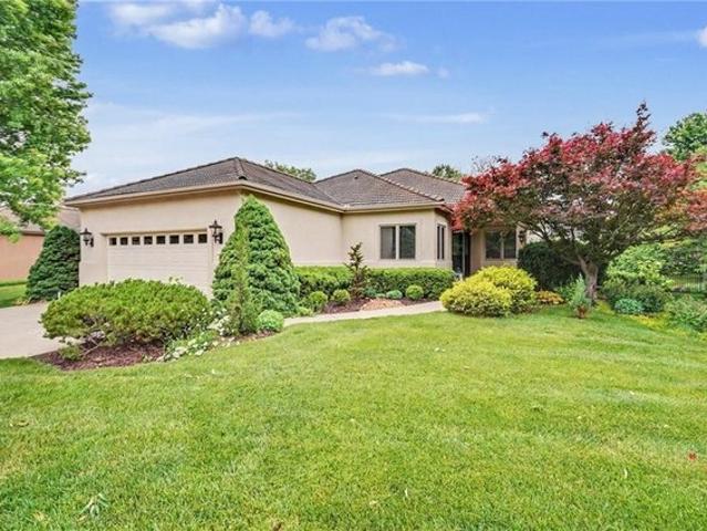 5727 Villa Dr, Lawrence, KS 66047