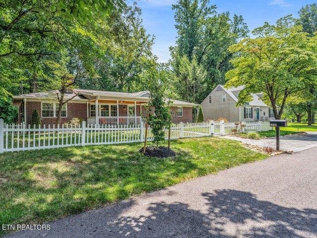 5728 Oak Rd, Knoxville, TN 37918