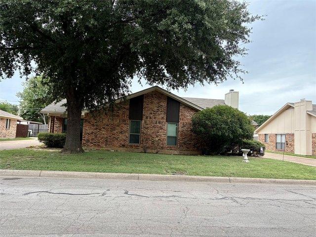 5720 Cancun Dr, North Richland Hills, TX 76180
