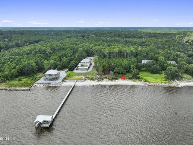 5721 Belle Fontaine Dr, Ocean Springs, MS 39564