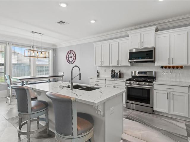 5721 Laurel Tree Way
