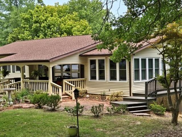 5722 Michael Ln, Carterville, IL 62918