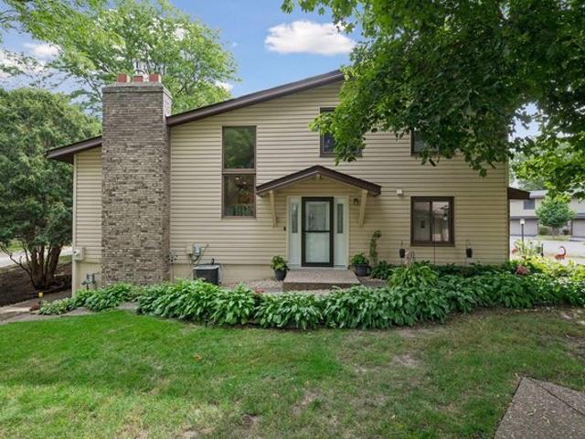 5722 Hyland Courts Dr, Bloomington, MN 55437