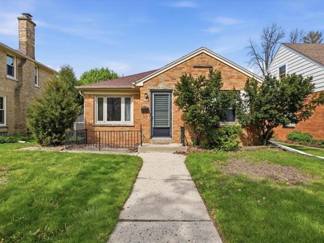 5723 N Crestwood Blvd, Glendale, WI 53209
