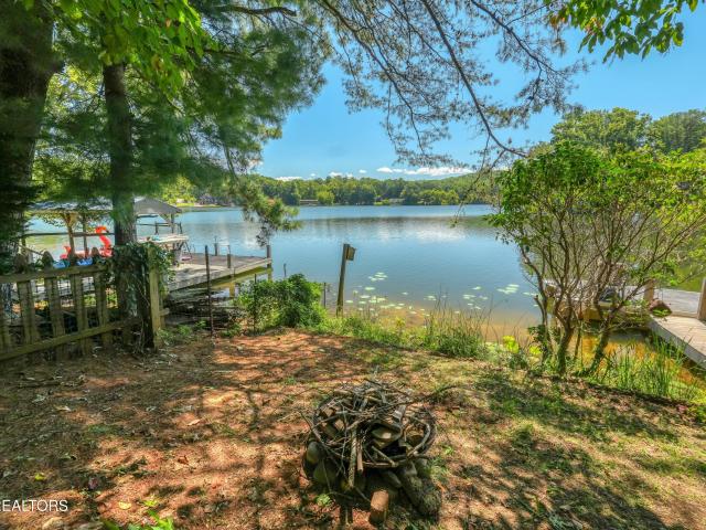 5723 Lakeshore Drive