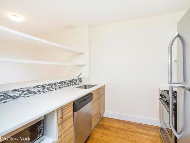 572 5th Avenue 4D