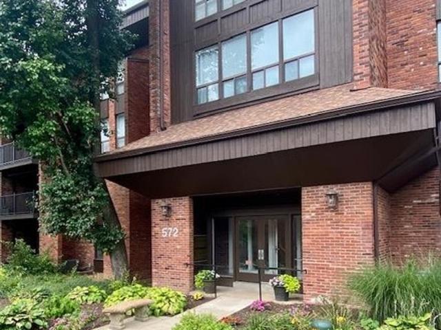 572 Coeur De Royale Dr Apt 301, Creve Coeur, MO 63141