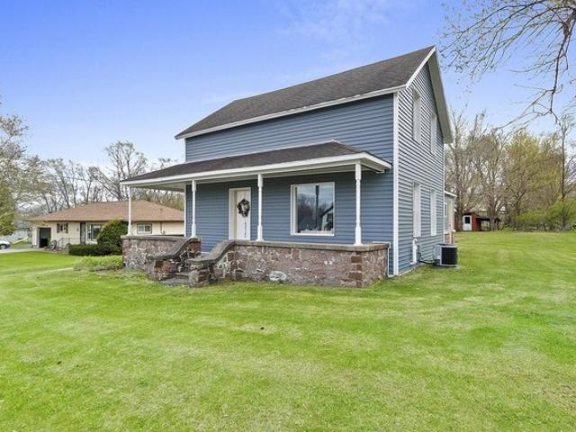 572 Green Bay Ave, Oconto Falls, WI 54154
