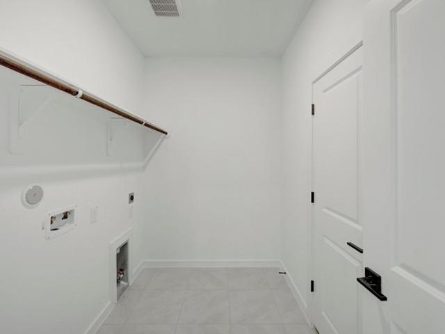 572 Day Station Dr, Dayton, TX 77535