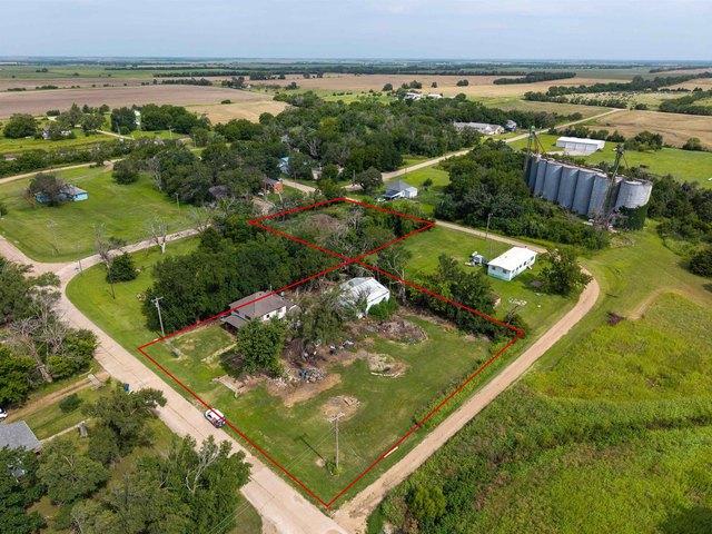 572 E 76th Ave N, Wellington, KS 67152