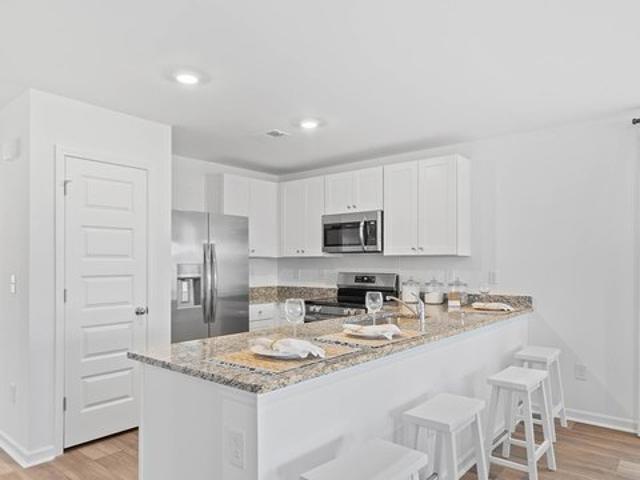 572 Endeavor Dr, Florence, SC 29501