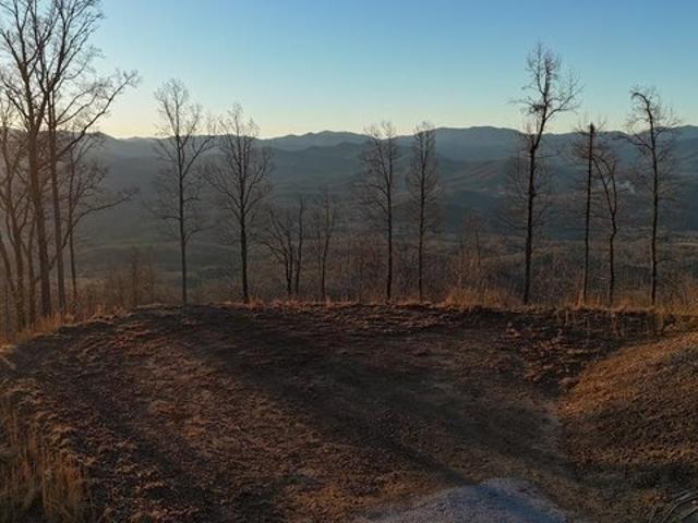 572 Fulcher Summit Dr, Franklin, NC 28734