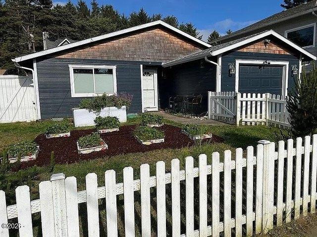572 SE Jetty Ave, Lincoln City, OR 97367