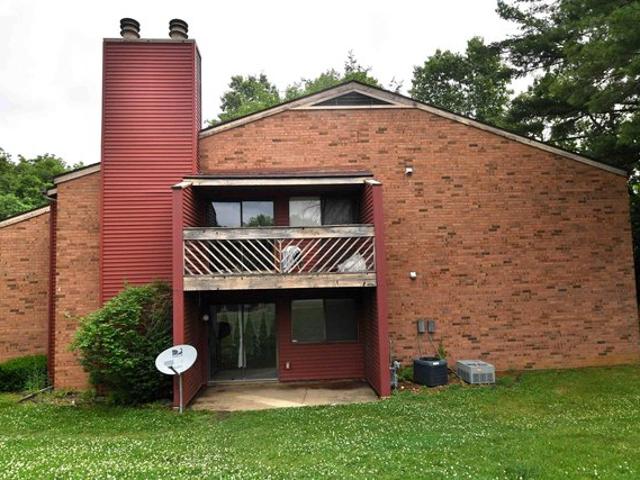 5734 N Autumn Ridge Ct, Peoria, IL 61615