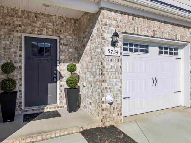 5734 Cloverwood Dr