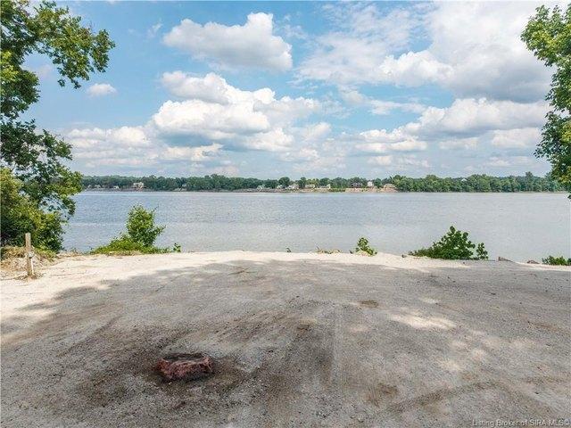 5734 Upper River Rd, Jeffersonville, IN 47130