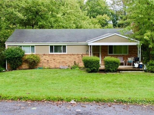 5735 Oakhill Rd, Gibsonia, PA 15044
