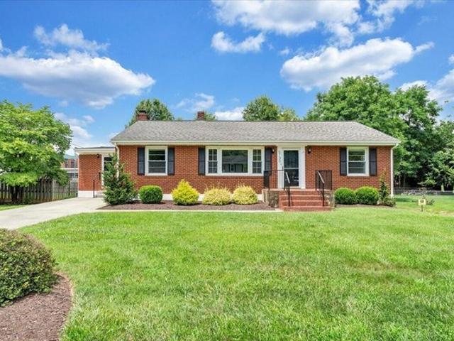 5735 Knowles Dr, Roanoke, VA 24018