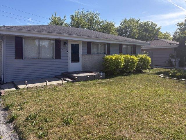 5735 W Green Tree Rd, Milwaukee, WI 53223