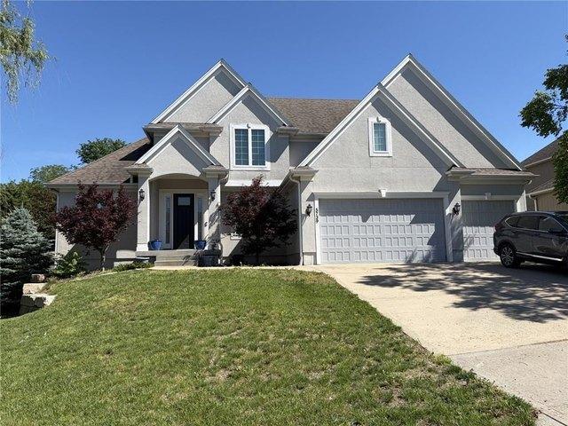 5739 NE Timber Hills Dr, Lee's Summit, MO 64064