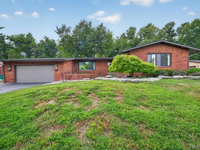 5730 Pine View Drive