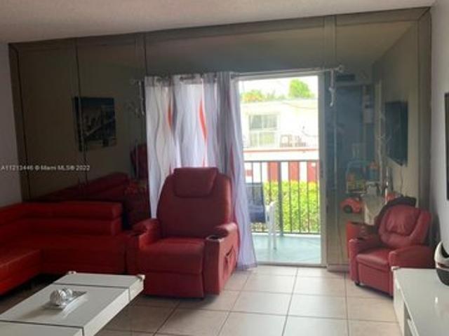 5731 NW 37th St Apt 211, Virginia Gardens, FL 33166