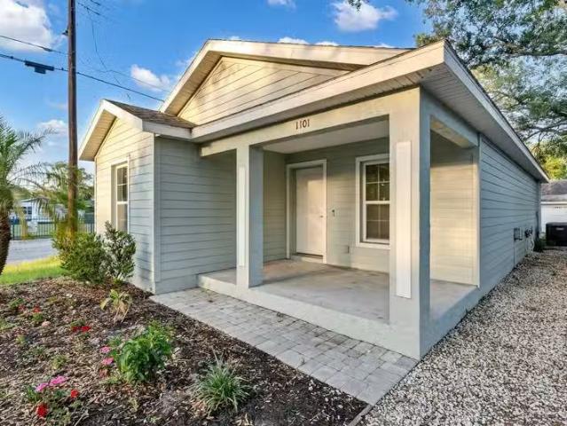 57322185 1101 2nd St W