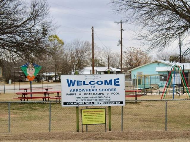 5732 Highland Dr, Granbury, TX 76048