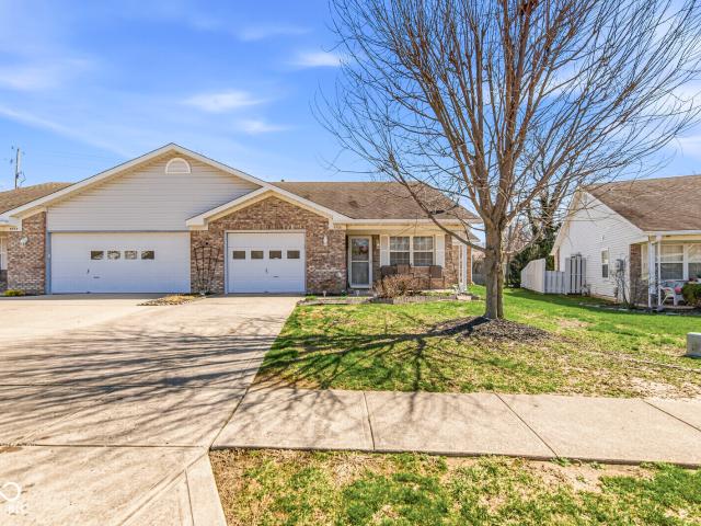 5733 Misty Ridge Cir, Indianapolis, IN 46237 | MLS #22088 | Compass