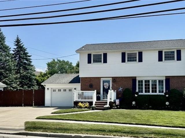573 Columbia Ave, Depew, NY 14043