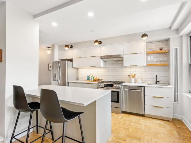 573 GRAND Street D1302