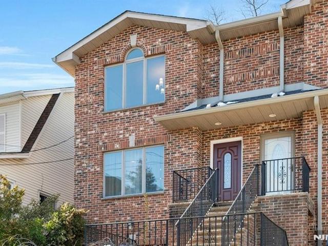 573 Kearney Ave, Cliffside Park, NJ 07010