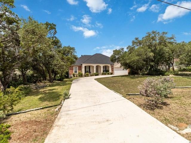 573 Mountain Oaks Dr, Canyon Lake, TX 78133
