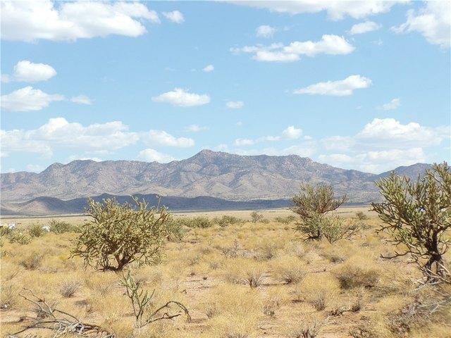 5744 N Dennis Dr, Kingman, AZ 86401