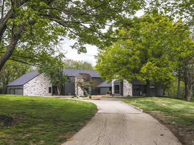 5745 SW Maffitt Lake Rd, West Des Moines, IA 50265