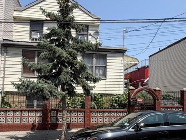 5745 57th Rd, Maspeth, NY 11378