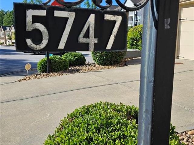 5747 Radford Loop