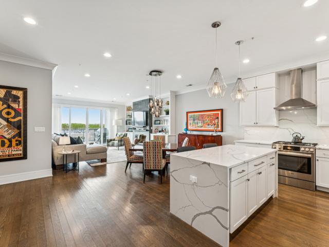 5748 N Hermitage Avenue # 410