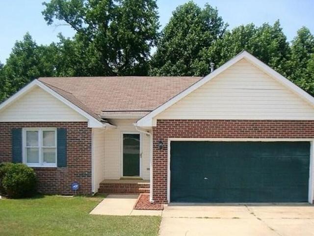 5748 Randleman St, Fayetteville, NC 28304