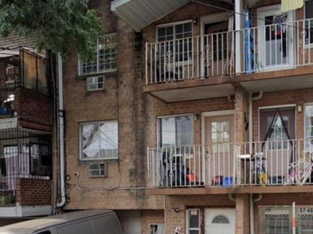 5748 Van Doren St, Corona, NY 11368
