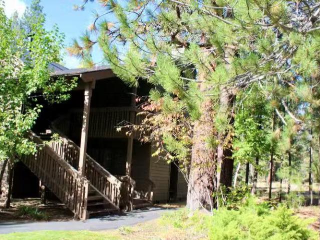 57407 Beaver Ridge Loop #44C1, Sunriver, OR 97707 MLS 220171.