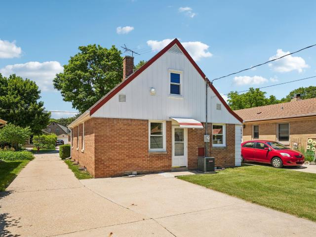 5740 N Dexter Ave