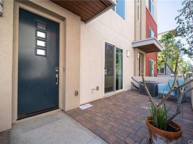 5740 Acacia Ln, Lakewood, CA 90712
