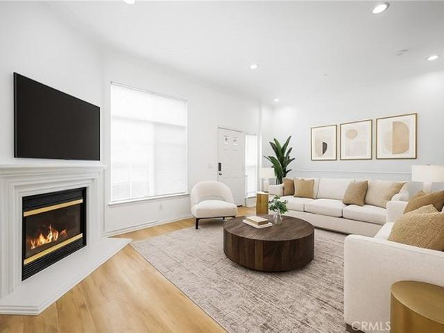 5740 S Glennie Ln Apt C, Los Angeles, CA 90016
