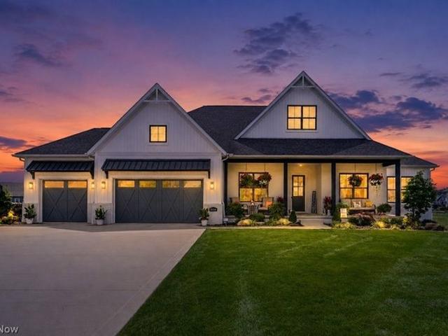 5740 Shadow Ridge Cir NW, North Canton, OH 44720