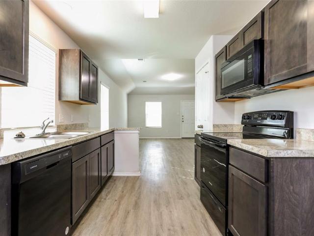 5740 Willamette Drive