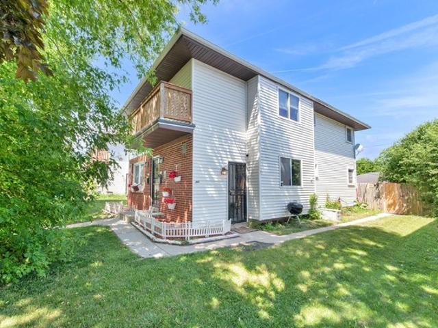 5742 N 99th St, Milwaukee, WI 53225