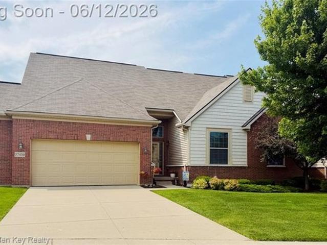 57430 Windmill Pt, Lyon Township, MI 48165