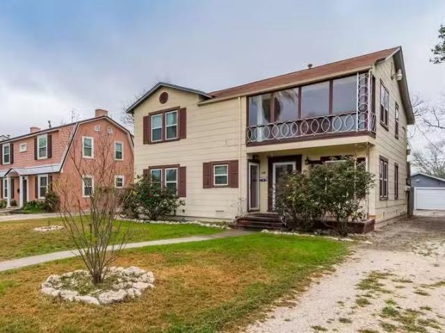 57433991 2220 W Mistletoe Ave