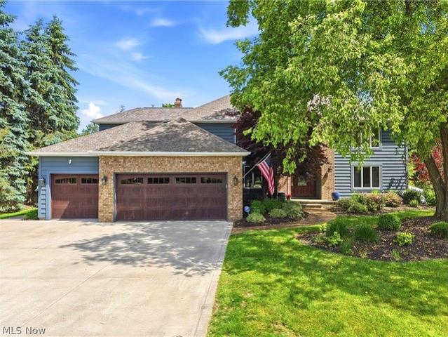 5743 Williamsburg Dr, Highland Heights, OH 44143